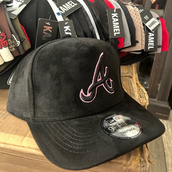 New Era | Accessories | New Era Black And Pink Snapback Hat | Poshmark